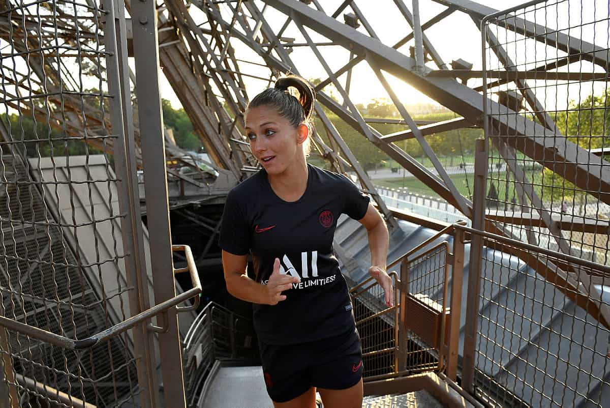 ÈVE PÉRISSET : NÉE POUR DEVENIR FOOTBALLEUSE