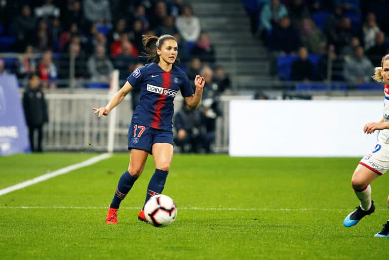 ÈVE PÉRISSET : NÉE POUR DEVENIR FOOTBALLEUSE